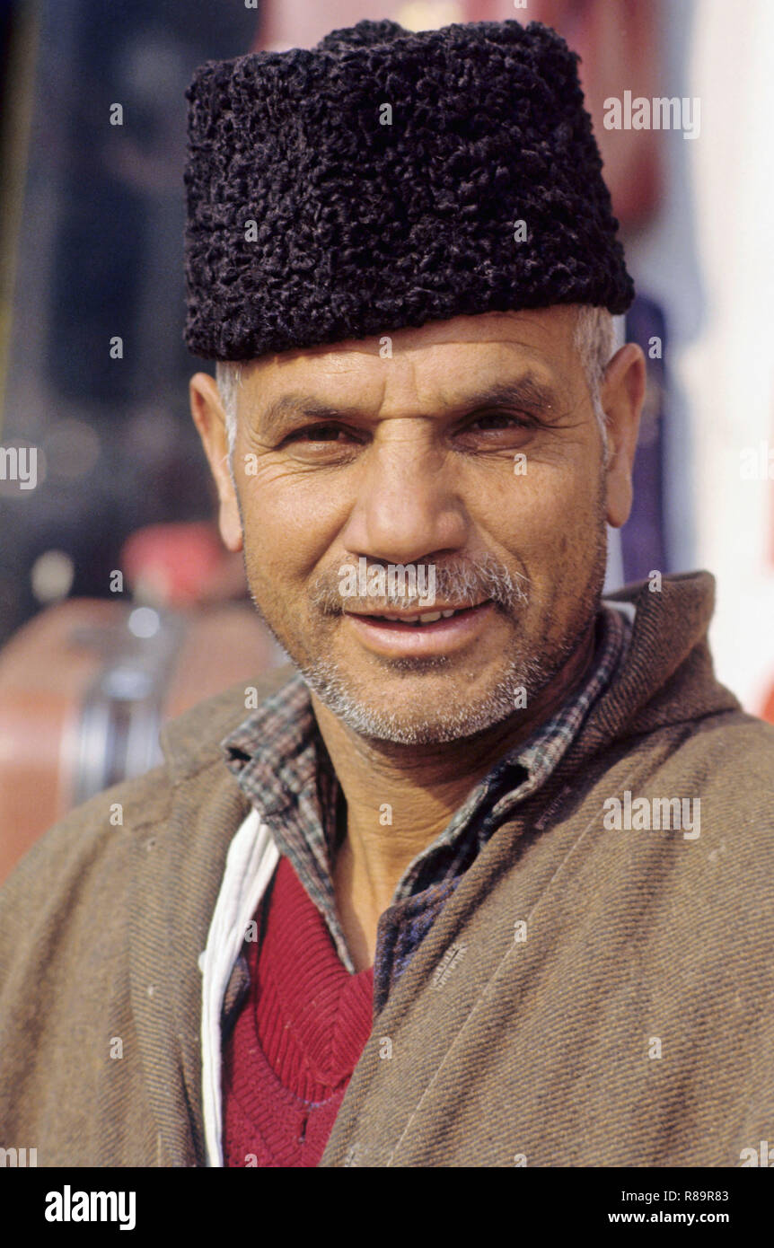 Kashmiri clothing hi-res stock photography and images - Alamy