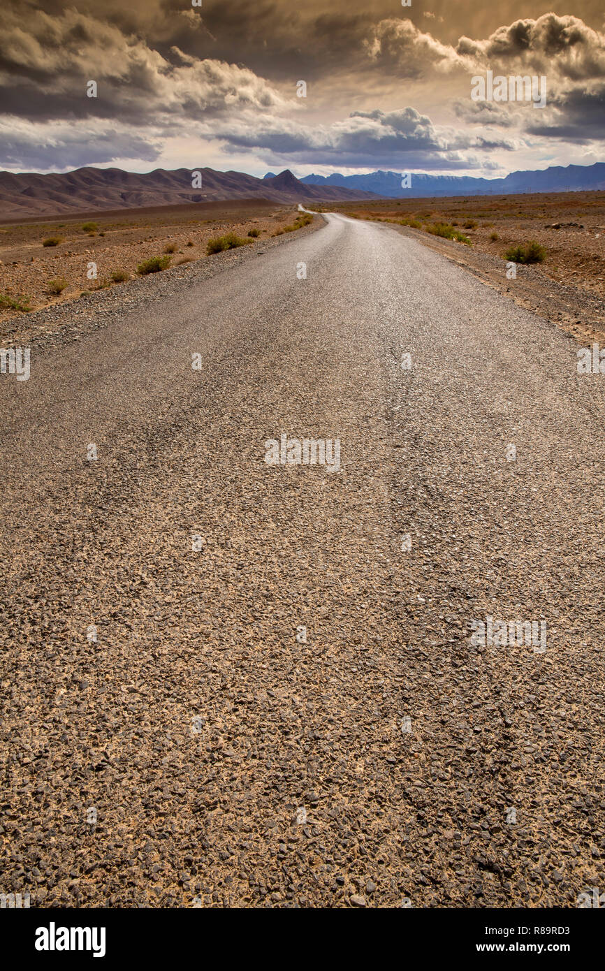 Barren desert landscape hi-res stock photography and images - Alamy