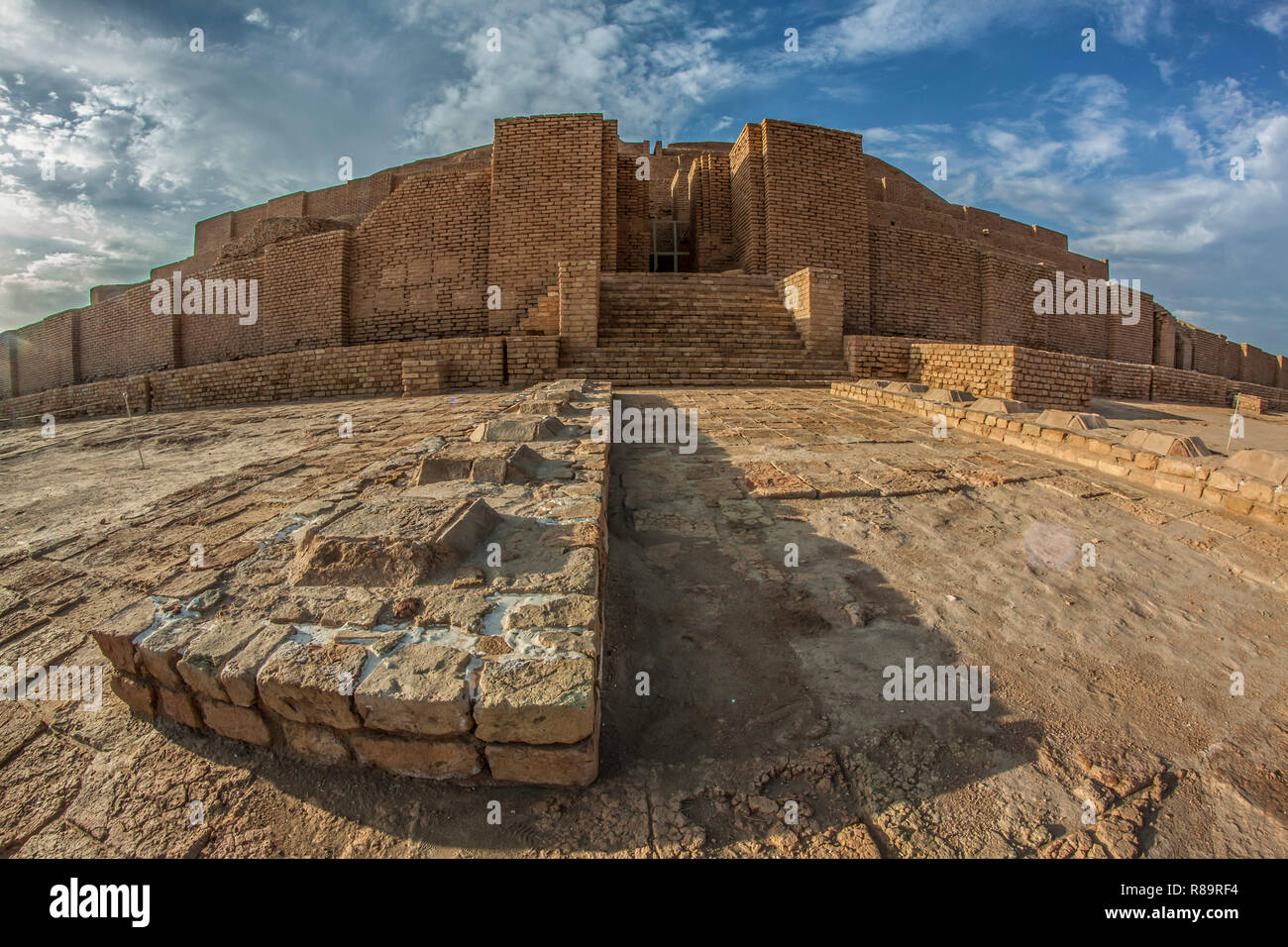 Ziggurat Chogha Zanbil Susha Stock Photo - Alamy