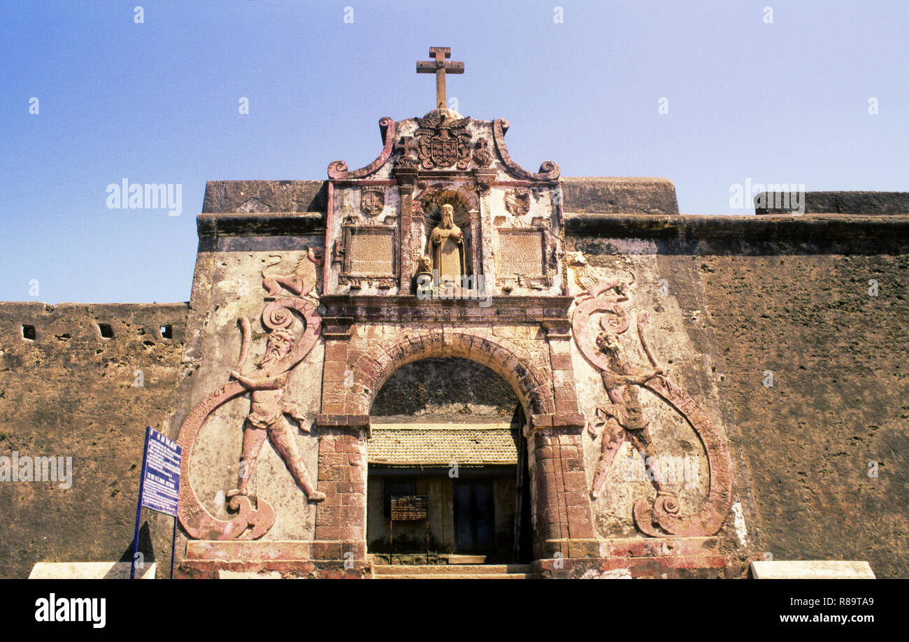 Fort at Daman, India Stock Photo - Alamy