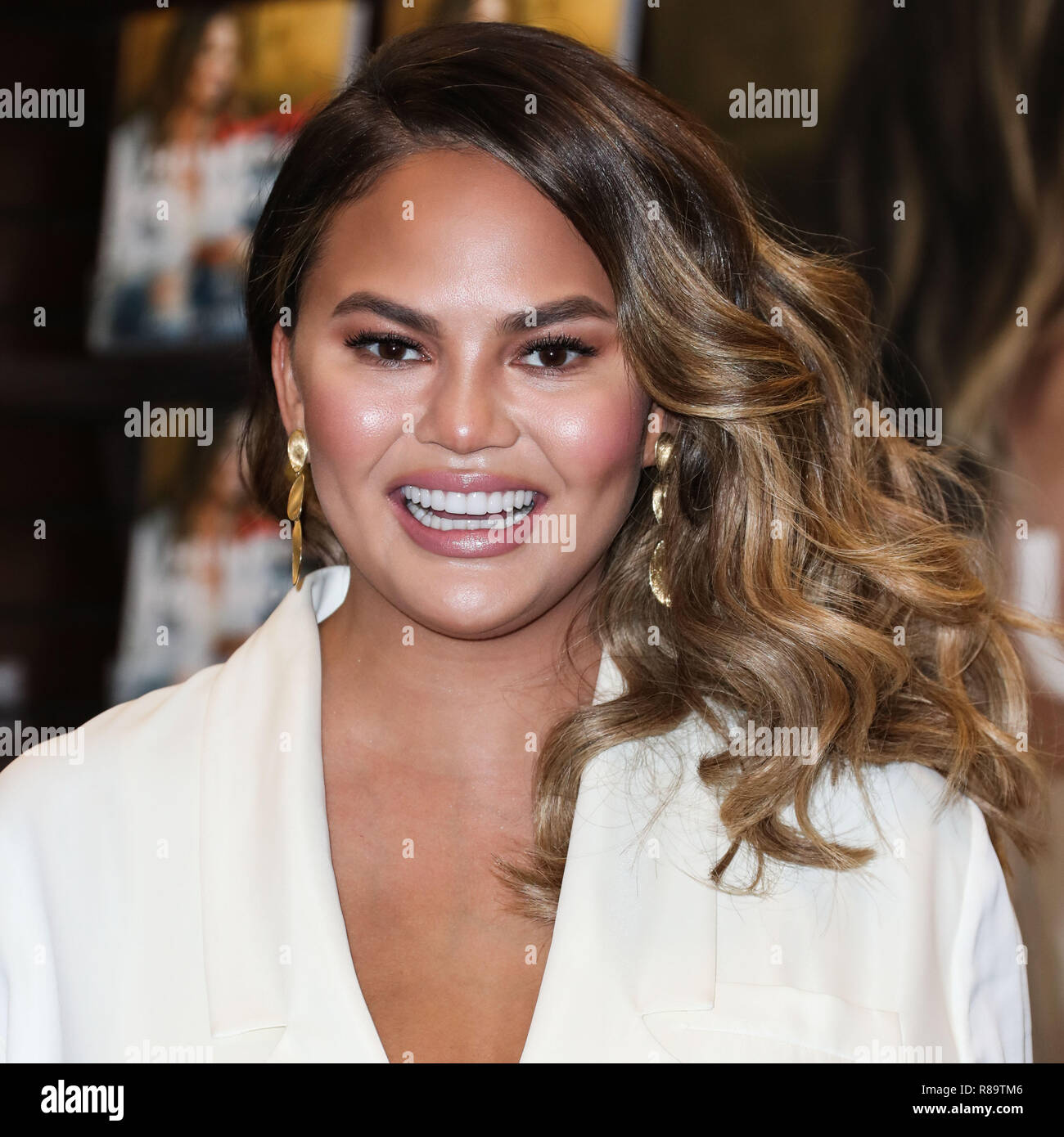 LOS ANGELES, CA, USA - SEPTEMBER 26: Model Chrissy Teigen wearing ...