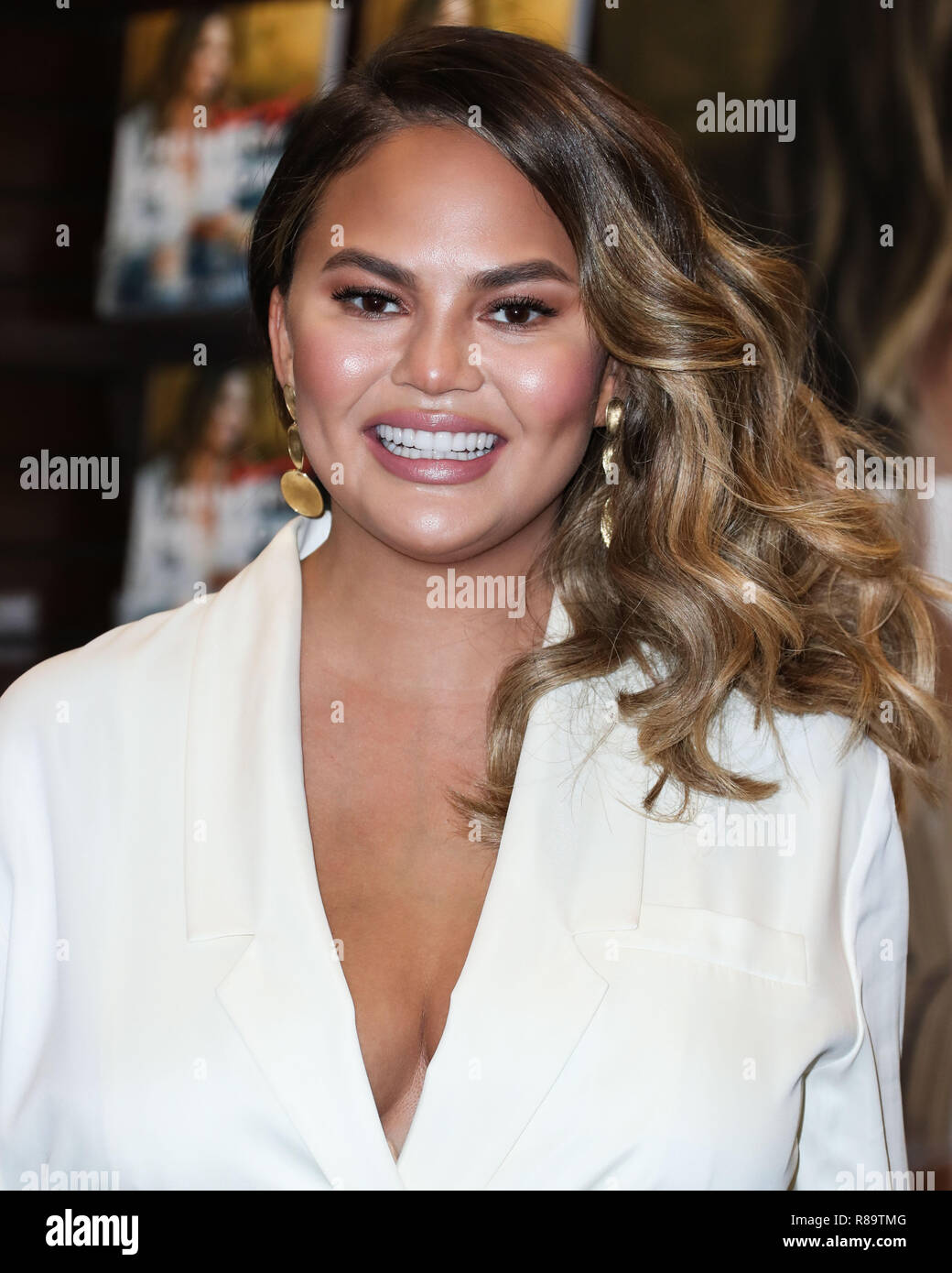 LOS ANGELES, CA, USA - SEPTEMBER 26: Model Chrissy Teigen wearing ...