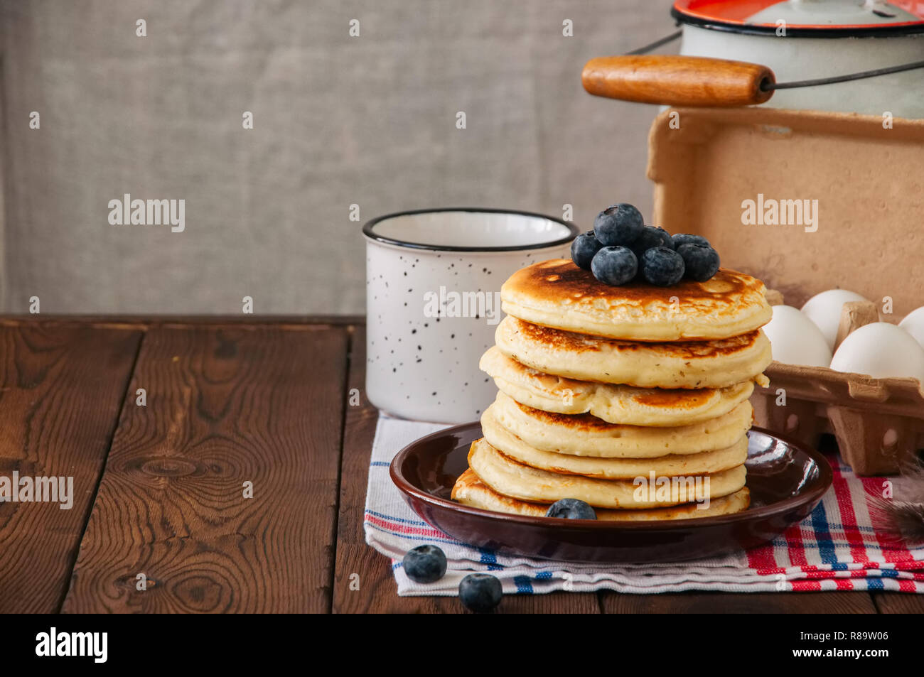 A stack of pancake with paper hi-res stock photography and images - Alamy