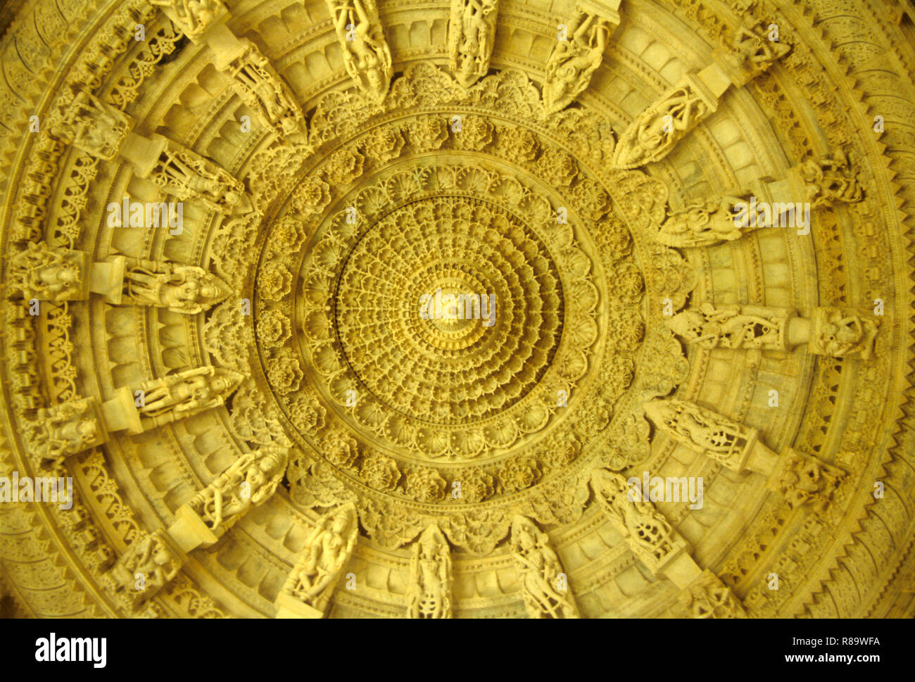 Ceiling dilwara temple mount abu hi-res stock photography and images ...