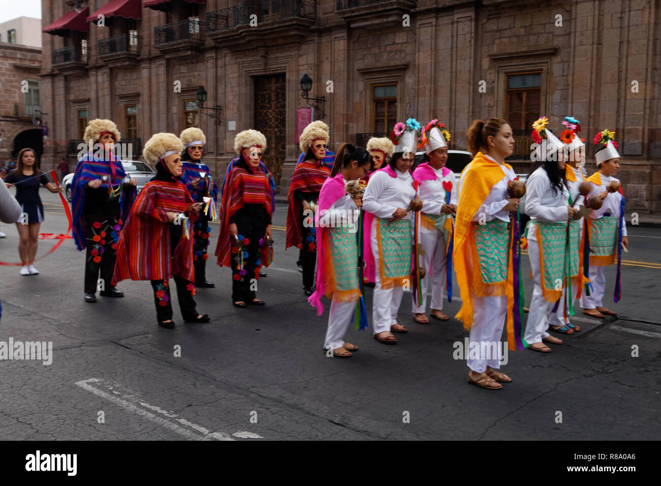 5 de mayo parade celebration hi-res stock photography and images - Alamy