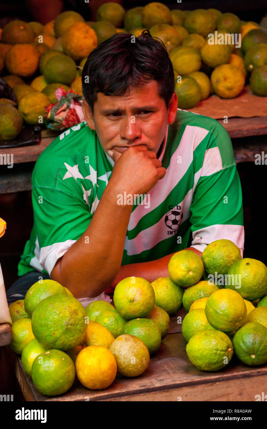 People selling goods in Belen market Stock Photo - Alamy