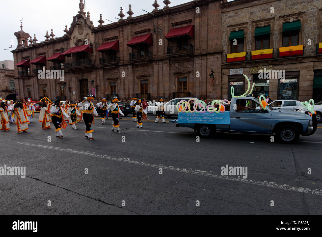 5 de mayo parade celebration hi-res stock photography and images - Alamy