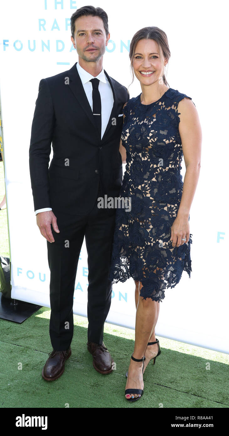BEVERLY HILLS, LOS ANGELES, CA, USA - OCTOBER 07: Jason Behr and KaDee ...