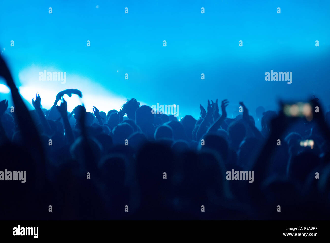 Crowd arms raised clap hi-res stock photography and images - Alamy