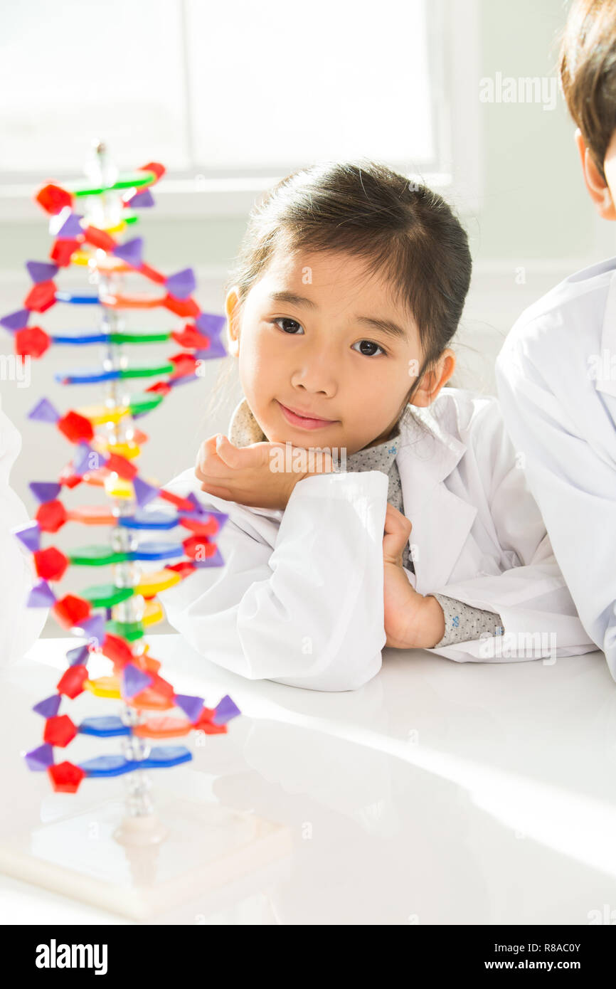 Students with dna model hi-res stock photography and images - Alamy