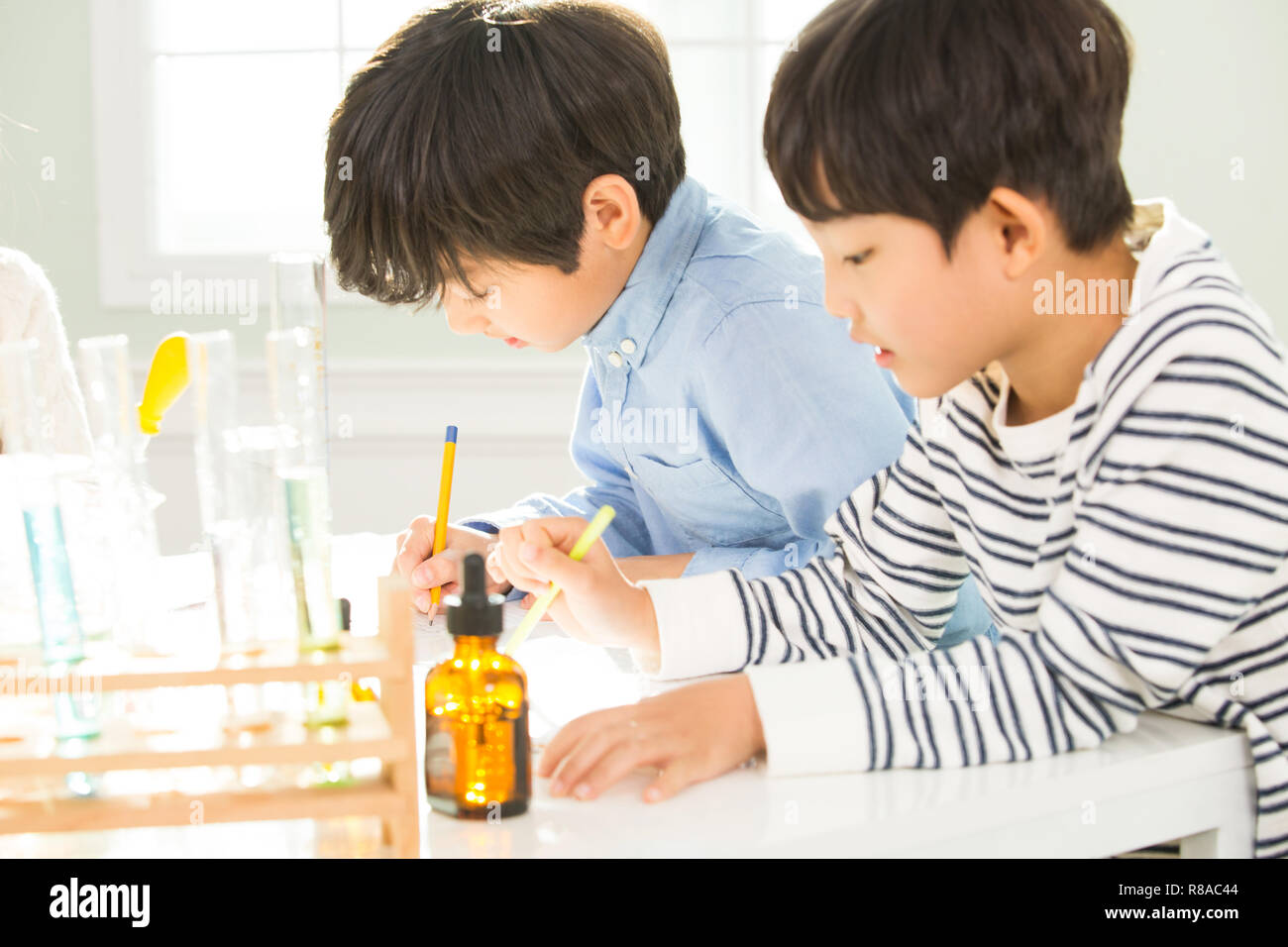 Science students hi-res stock photography and images - Alamy