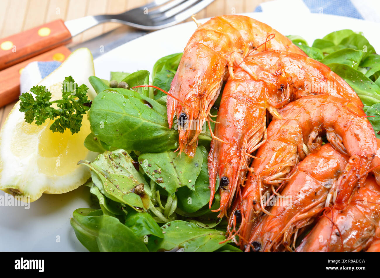 Fried king prawns on lamb's lettuce Stock Photo - Alamy