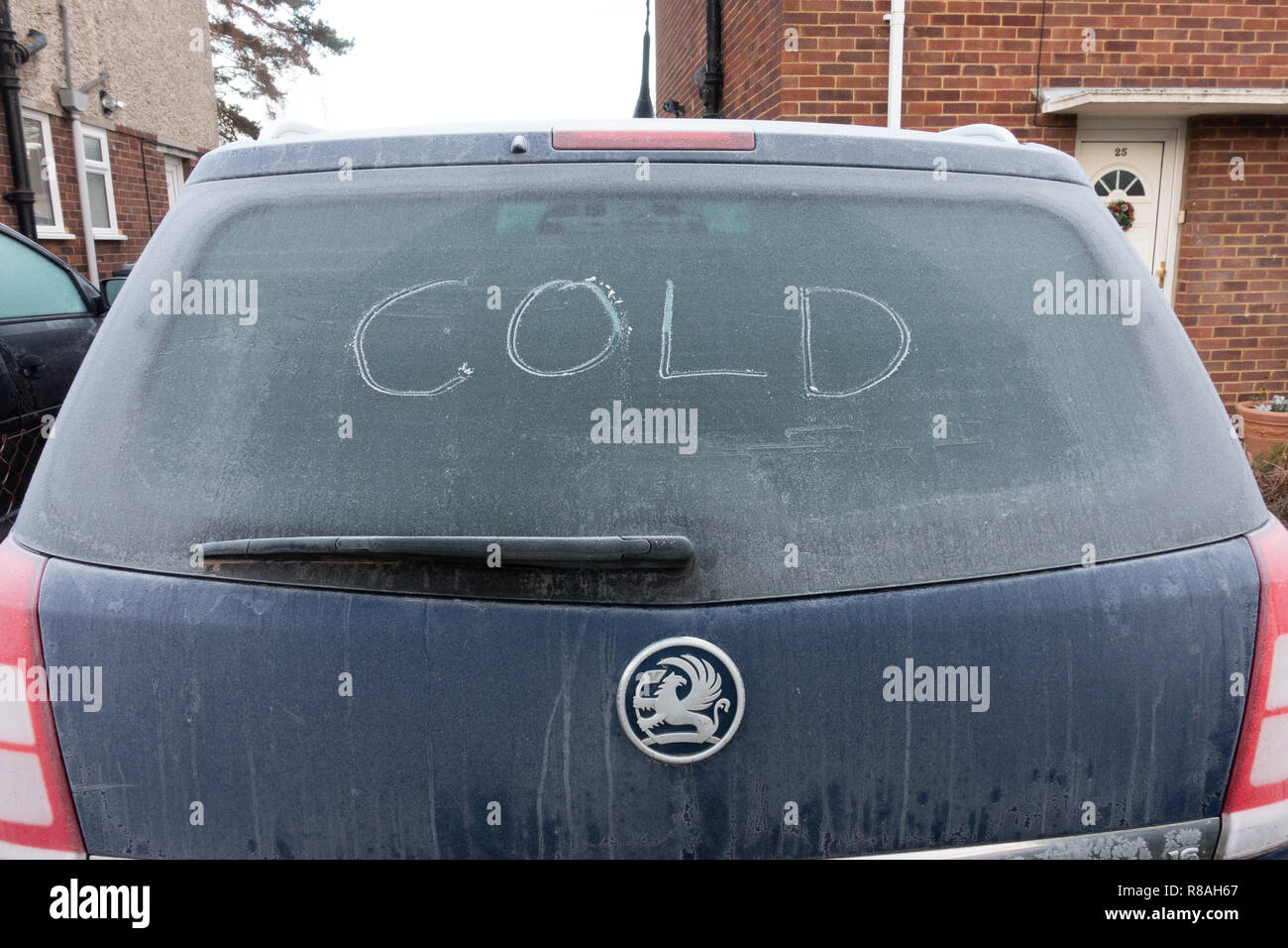 'Cold' written into the frost in a car rear windscreen Stock Photo - Alamy