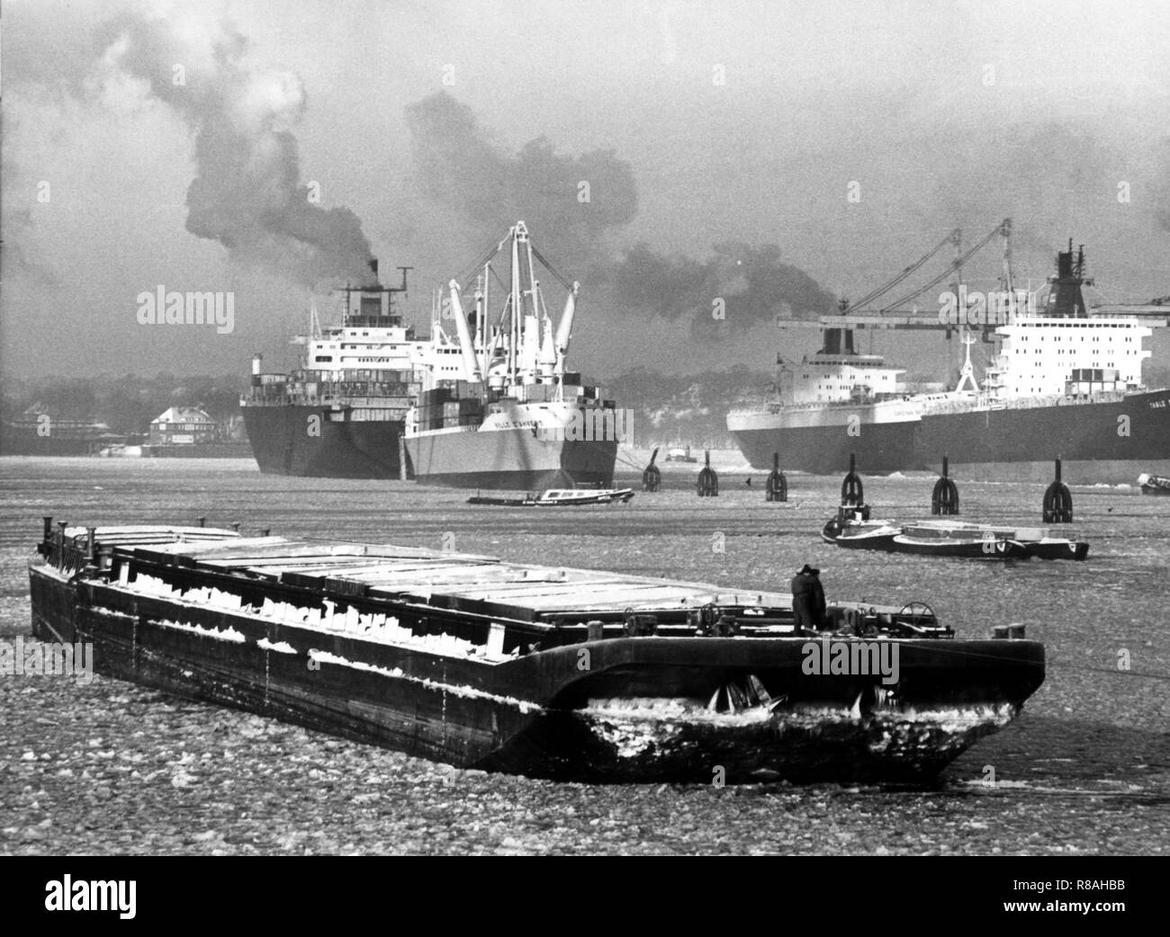 Germany 1979 hamburg port view hi-res stock photography and images - Alamy