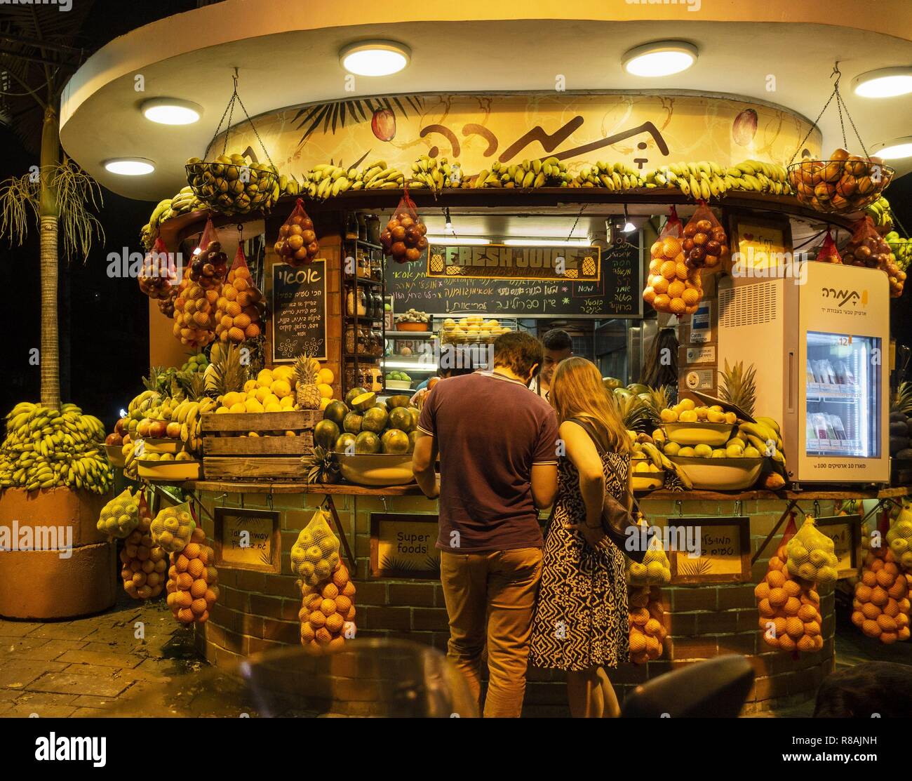 Tel Aviv, Israel. 24th Oct, 2018. This juice bar with the name "Tamara ...
