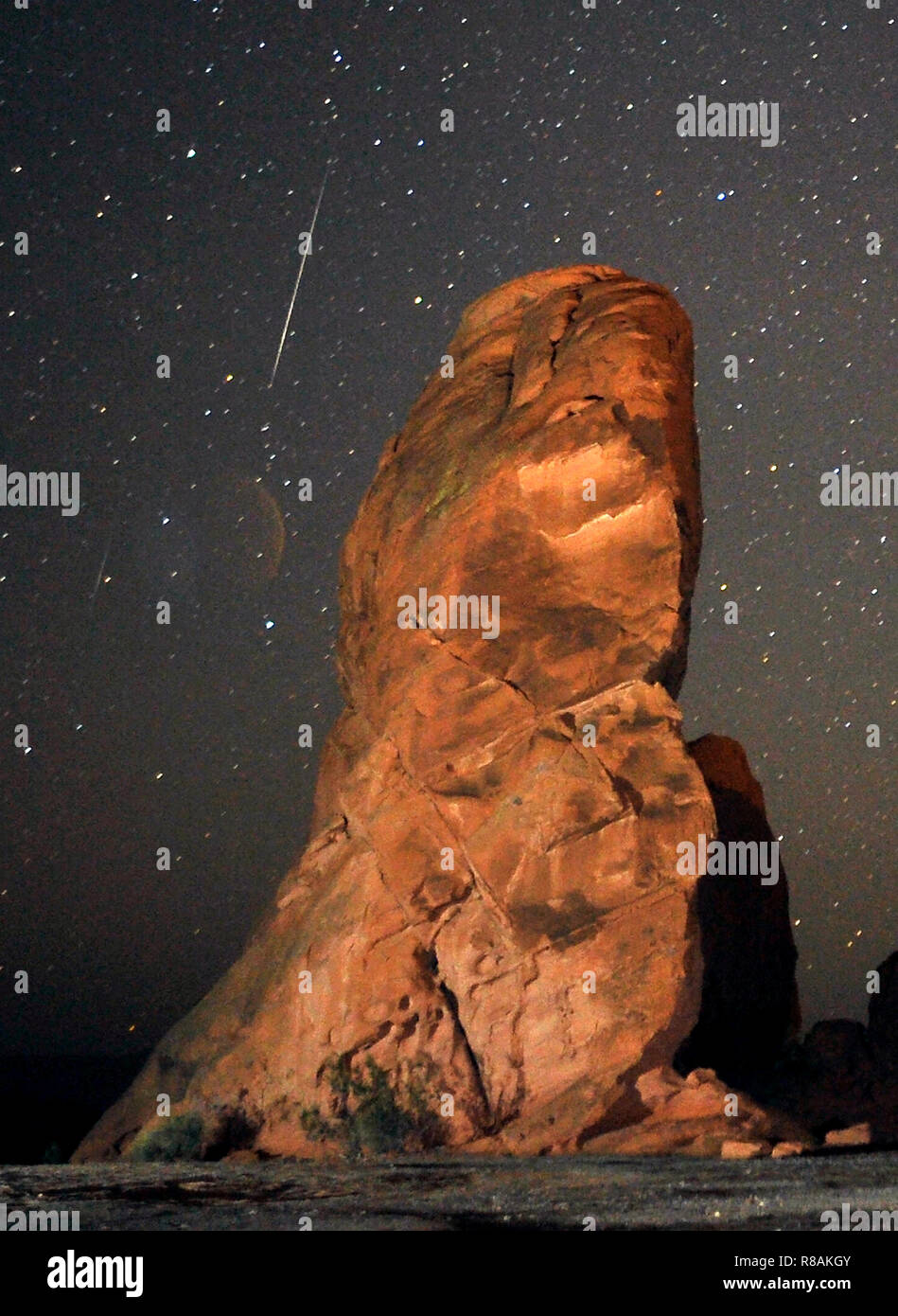 Las Vegas, Nevada, USA. 14th Dec, 2018. A Geminid meteor streaks across ...
