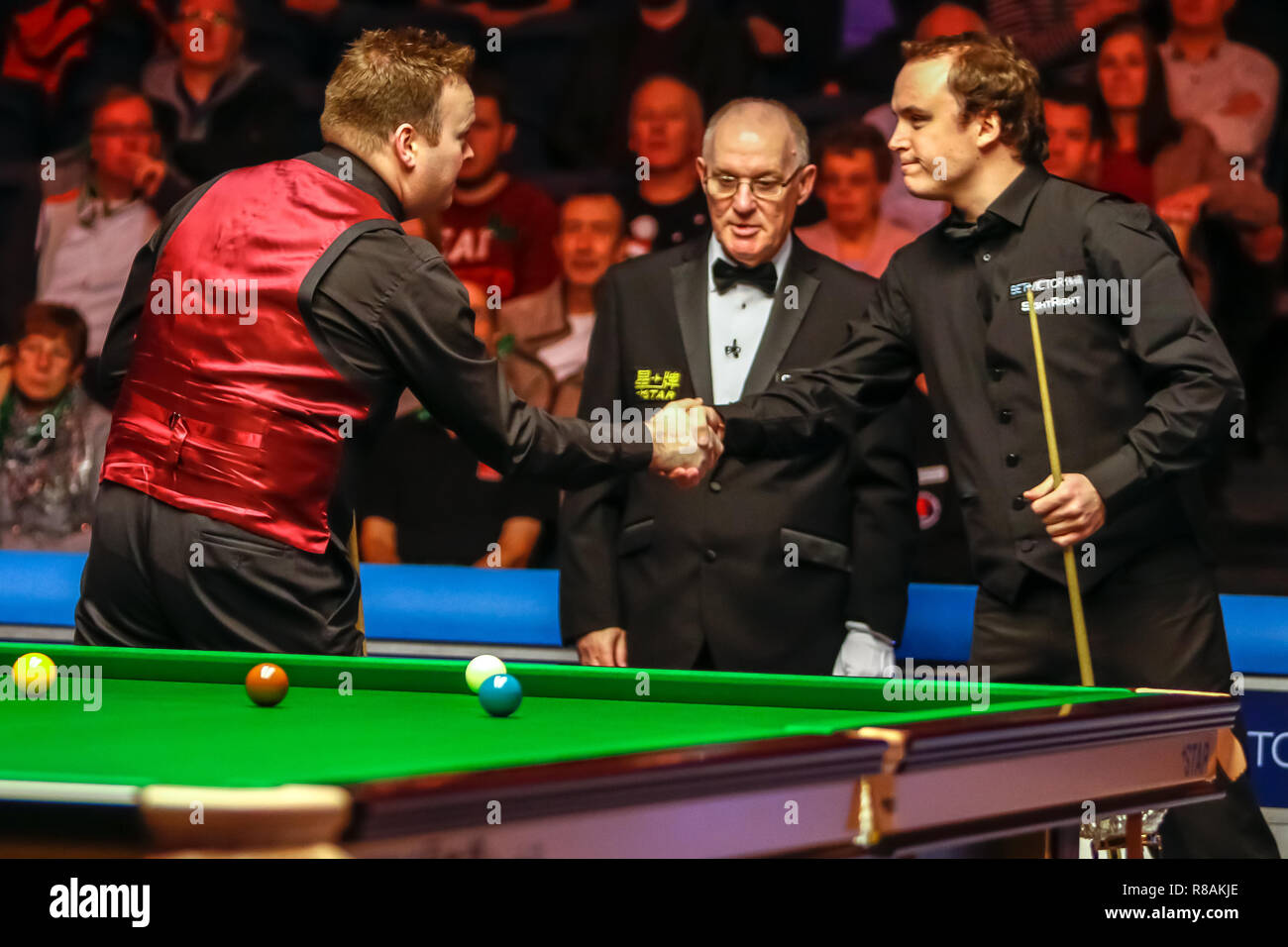 Professional snooker players hi-res stock photography and images - Alamy