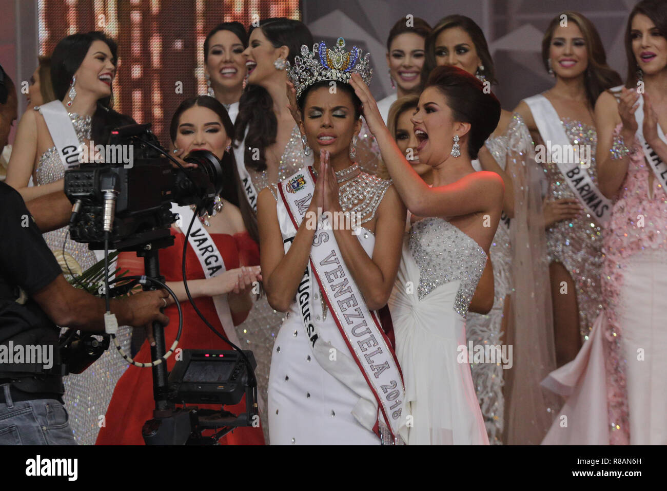 Caracas, Venezuela. 13th Dec, 2018. Isabella Rodríguez (l) is moved at ...