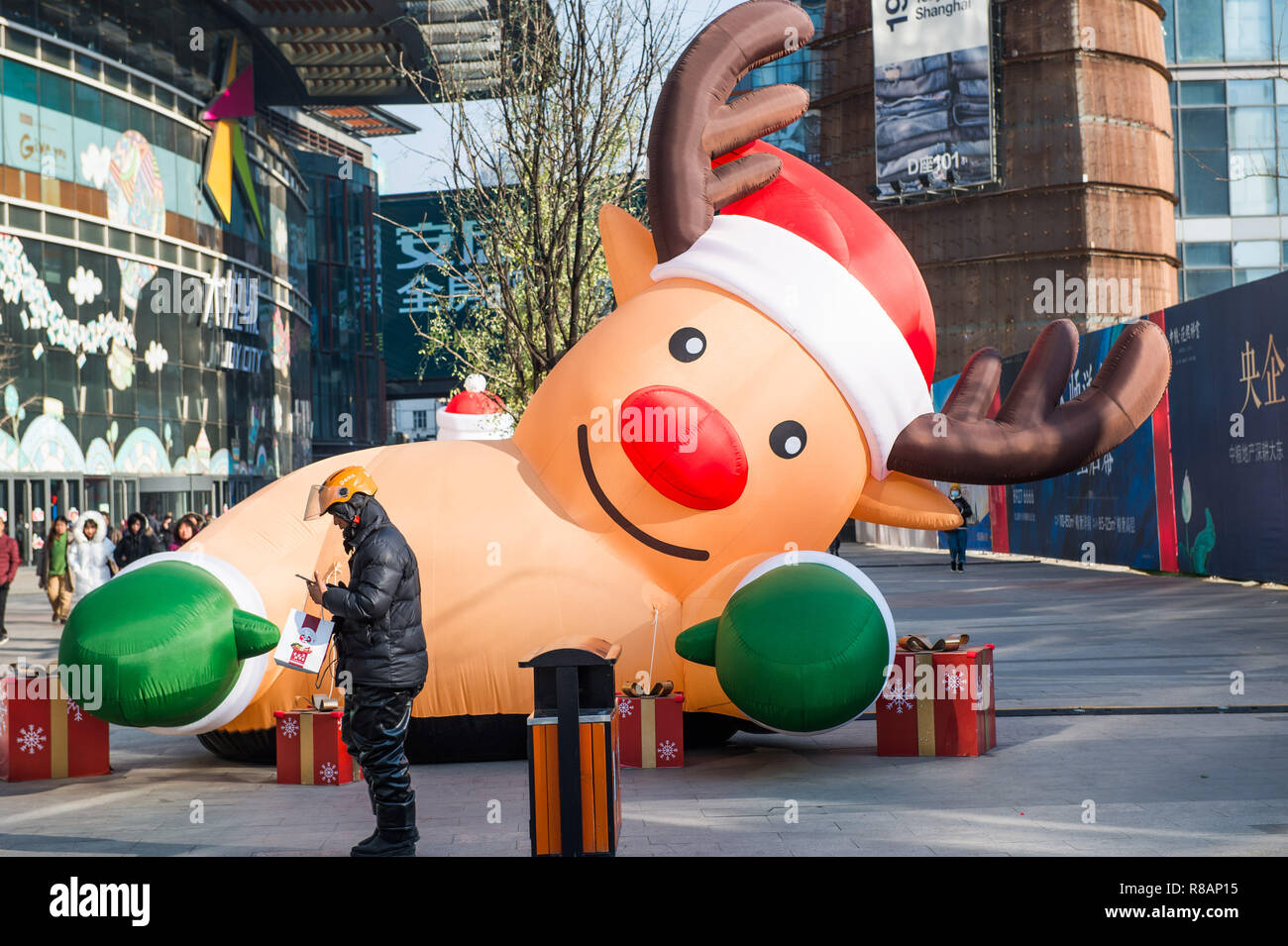 Shenyan, Shenyan, China. 14th Dec, 2018. Shenyang, Christmas, Santa Claus, festival, Liaoning ...