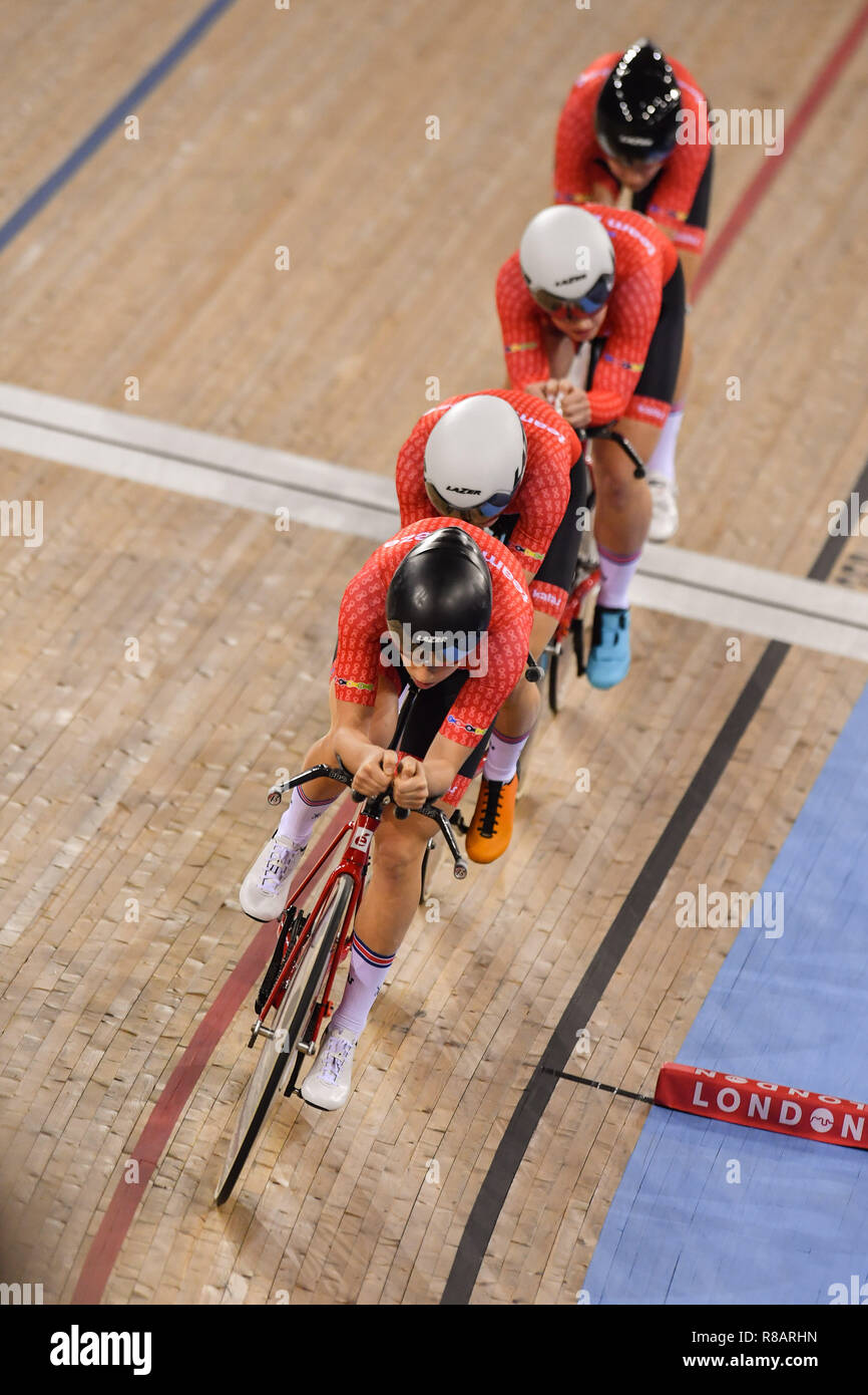 Women team pursuit ceremony hi-res stock photography and images - Alamy