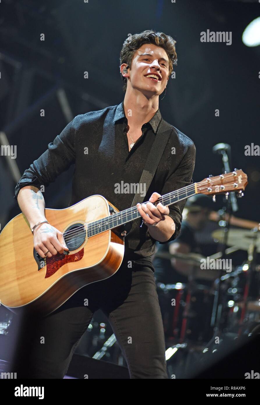 State farm arena concert hi-res stock photography and images - Alamy