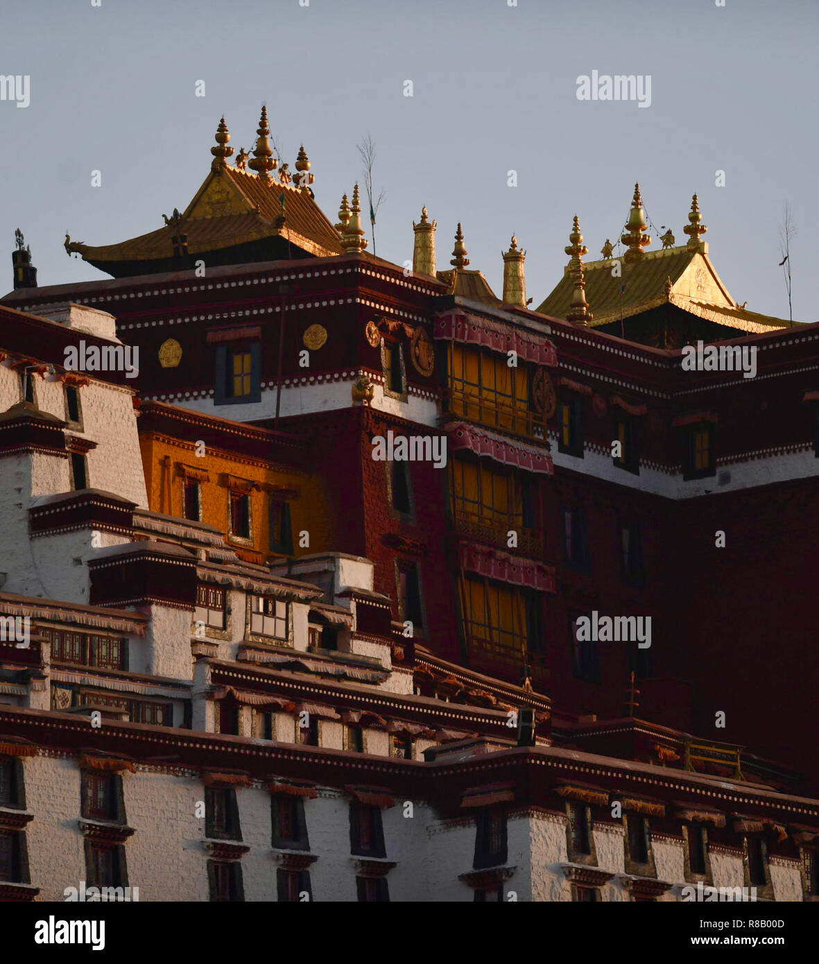 (181215) -- LHASA, Dec. 15, 2018 (Xinhua) -- Photo taken on Nov. 7 ...