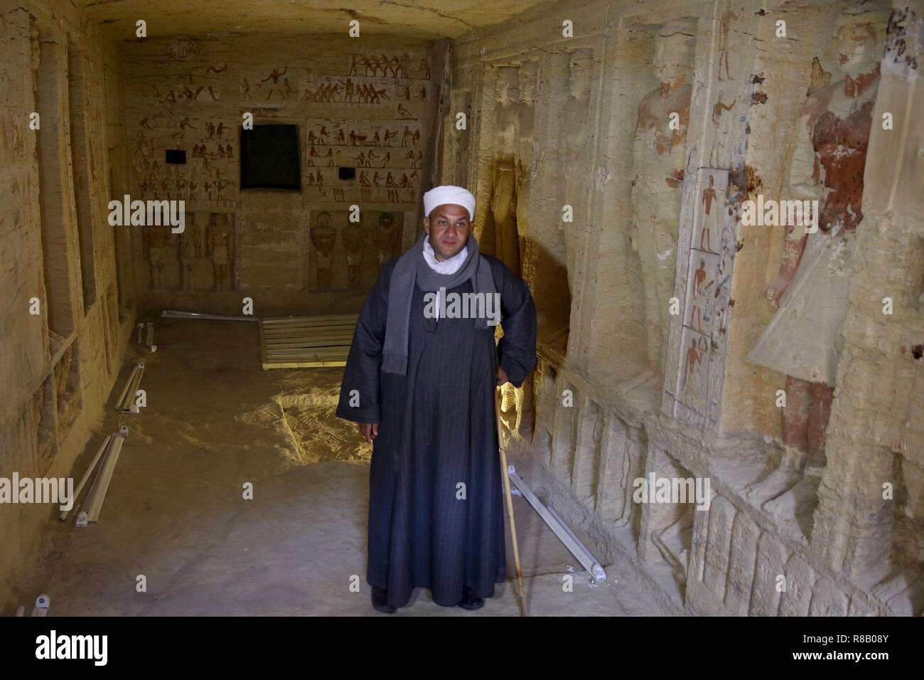 Giza, Egypt. 15th Dec, 2018. An excavation worker stands at the ...