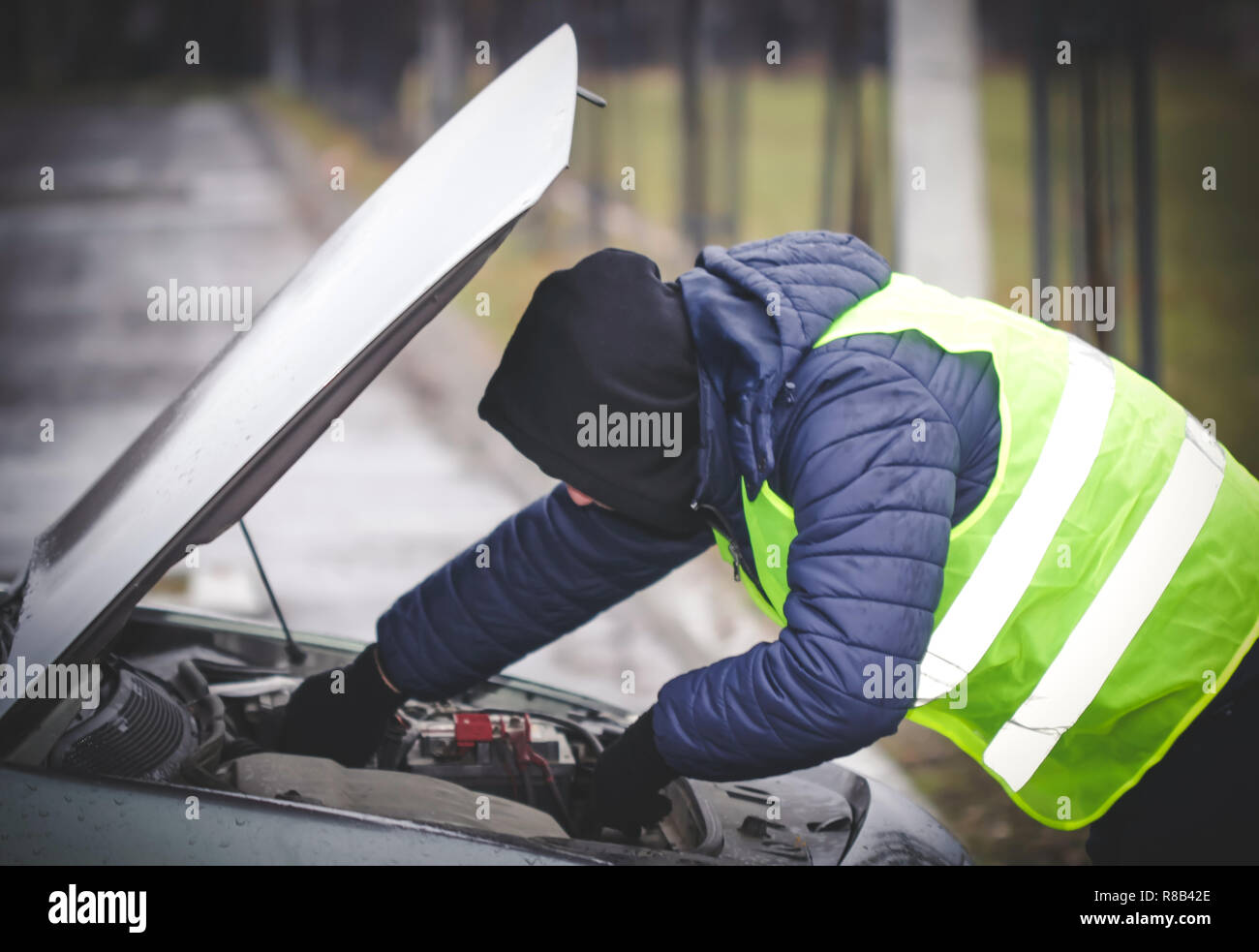 Repairing a broken car Stock Photo - Alamy
