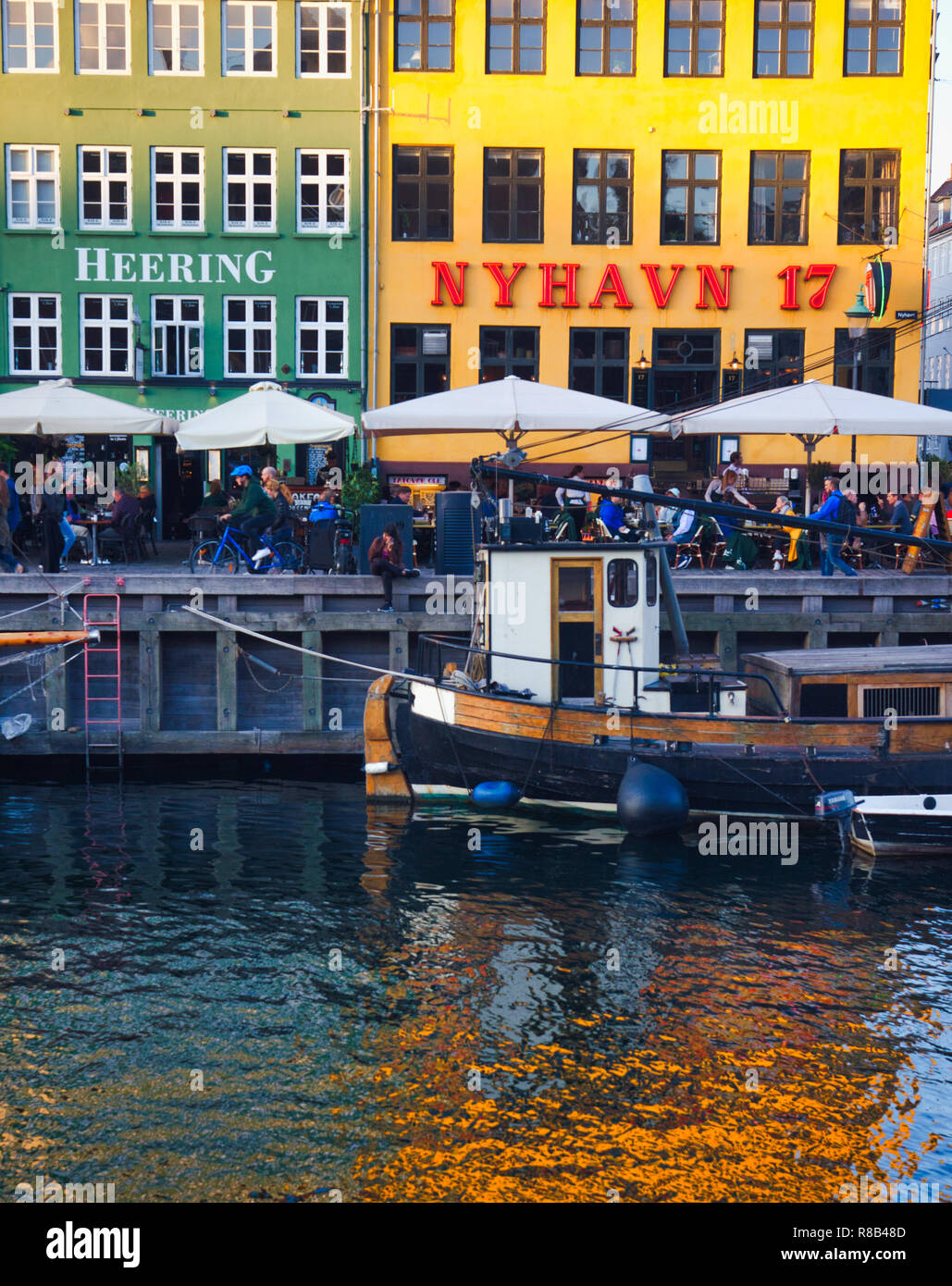 Nyhavn Canal alfresco canalside tables and chairs, Nyhavn, Copenhagen ...