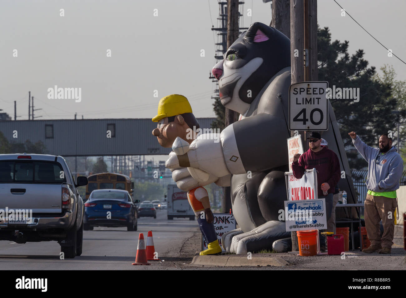 Union picketers demonstrating near entrance to Cargill facility in ...