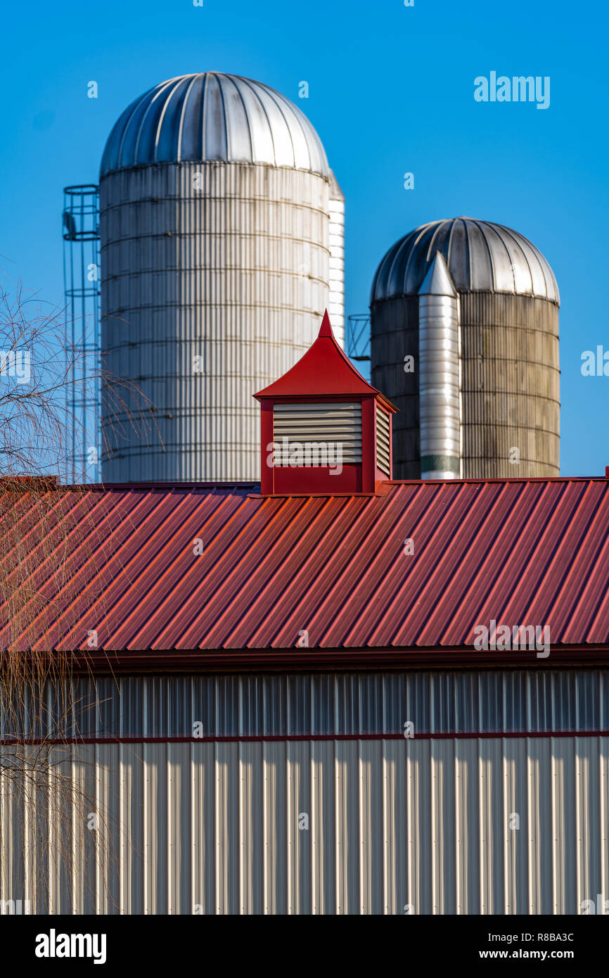 Wheat barn roof hi-res stock photography and images - Alamy