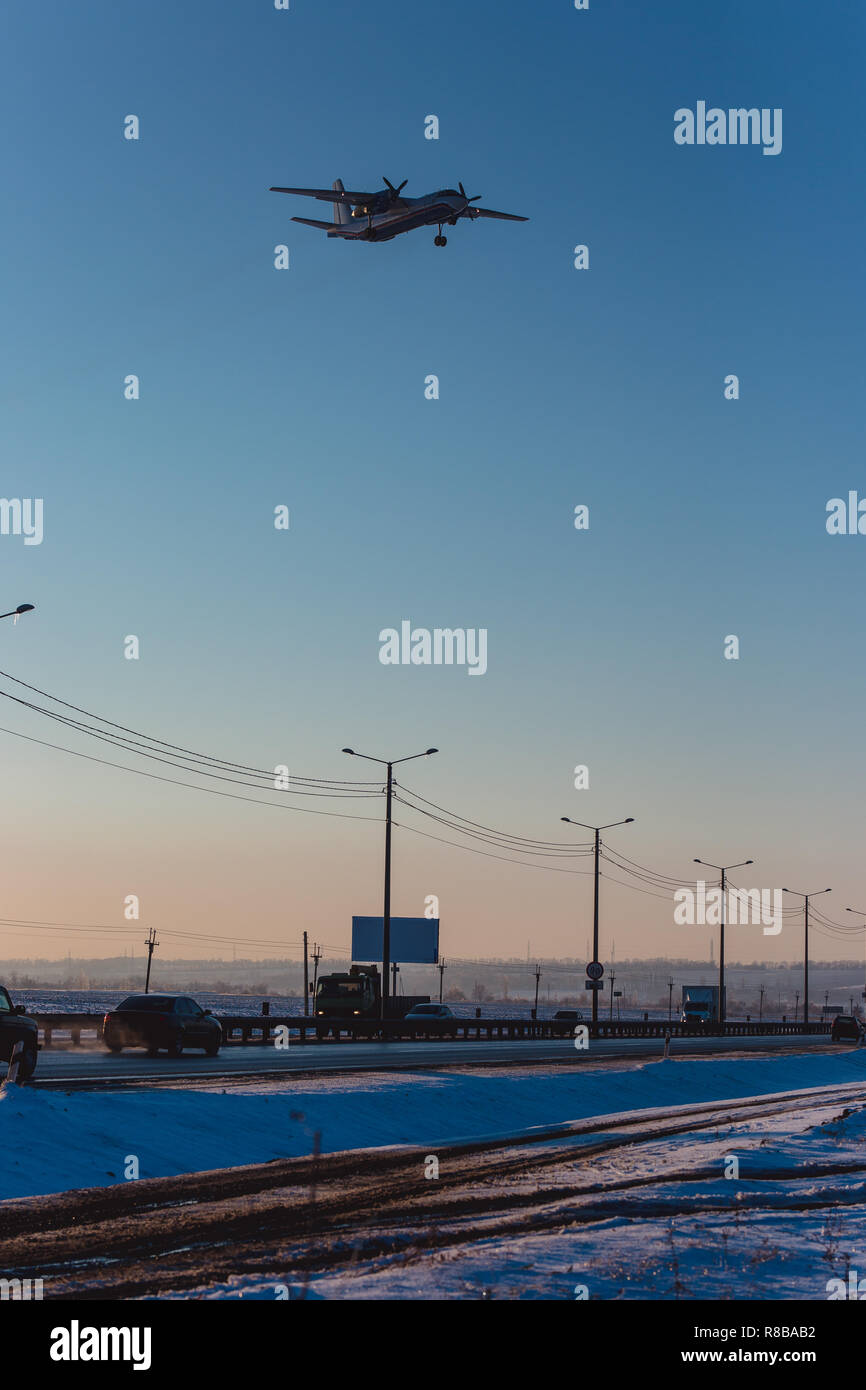 Aircraft landing road traffic hi-res stock photography and images - Alamy