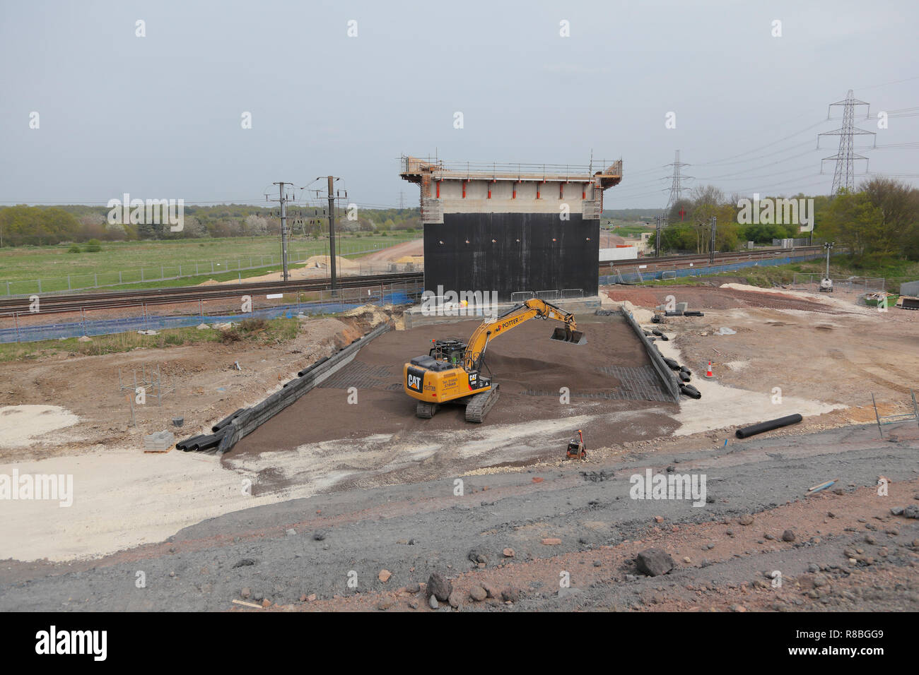 A Caterpillar 320E levelling out lightweight expanded clay aggregate ...