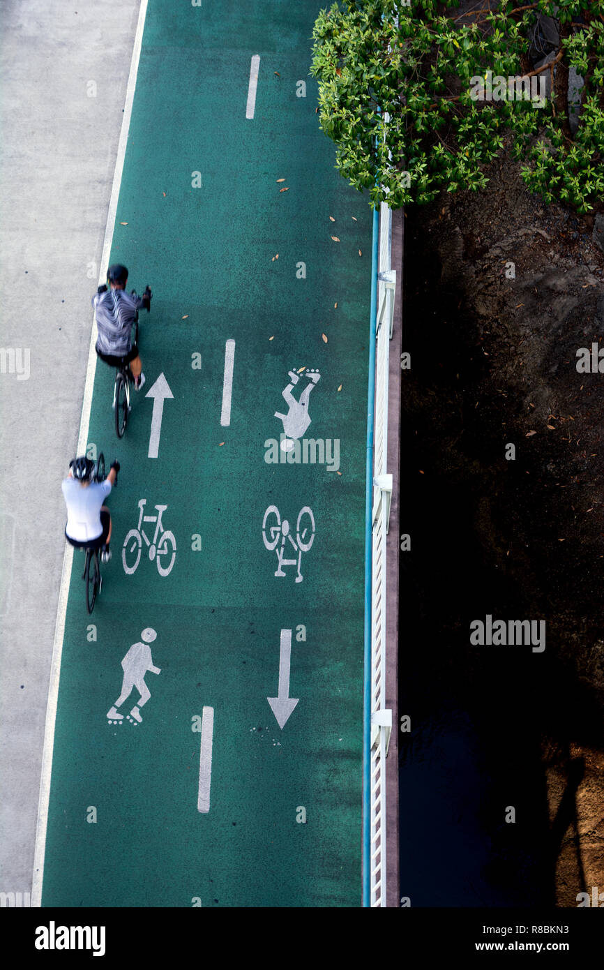 Aerial view of riverside cycleway/walkway, Brisbane, Queensland ...