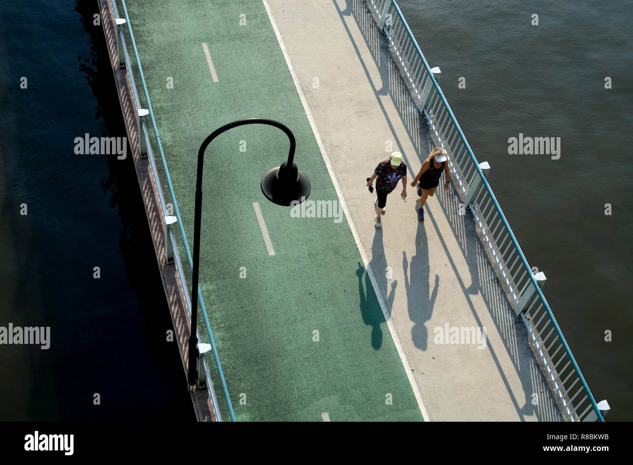 Riverside paths hi-res stock photography and images - Alamy