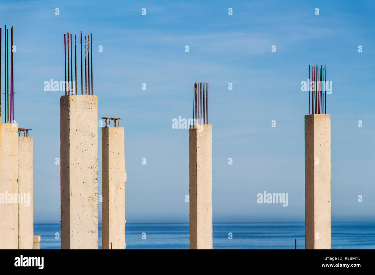 Reinforced concrete pillar rebar hi-res stock photography and images ...