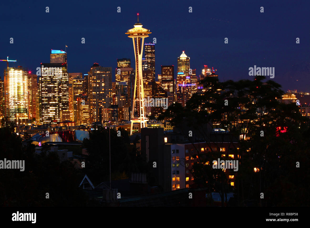 Seattle cityscape night washington hi-res stock photography and images ...