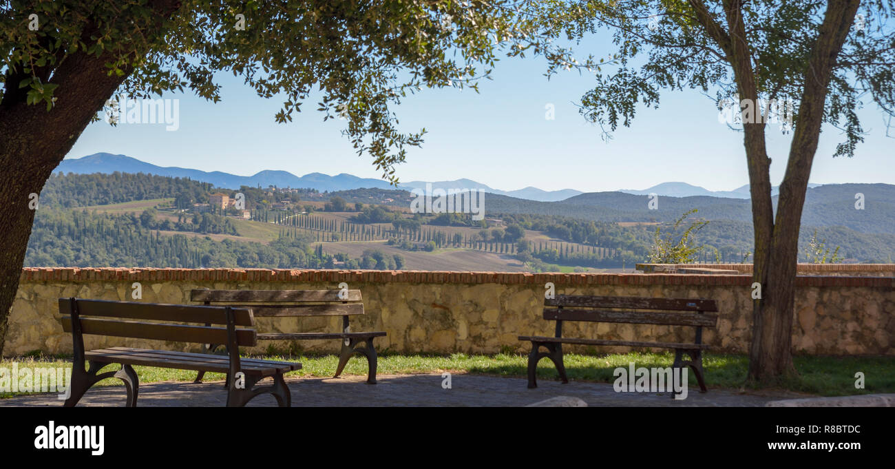 View of the characteristic Italian countryside. Rural scene in ...