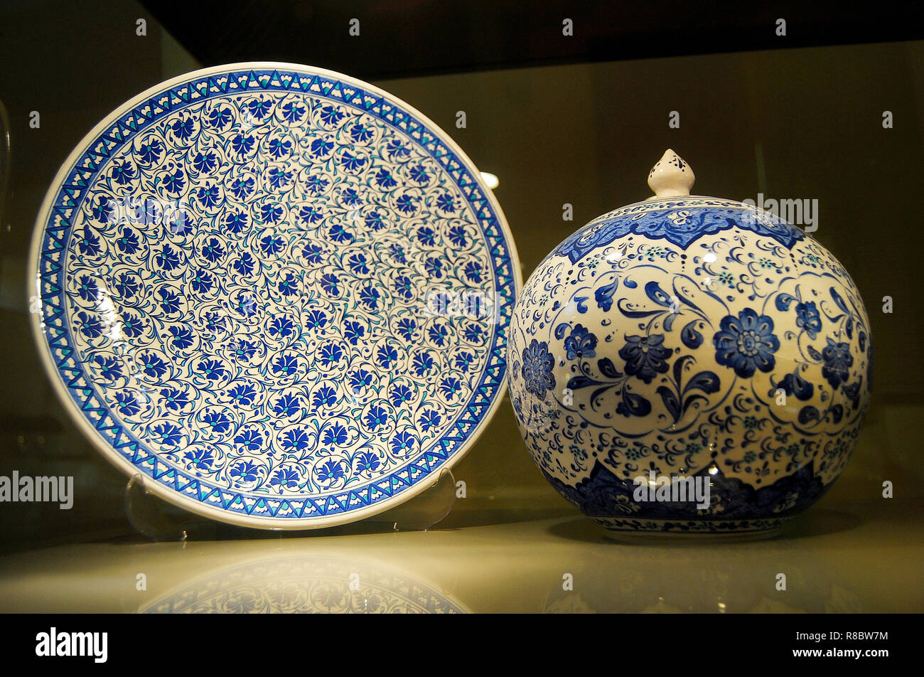 Turkey tile mosaic hi-res stock photography and images - Alamy