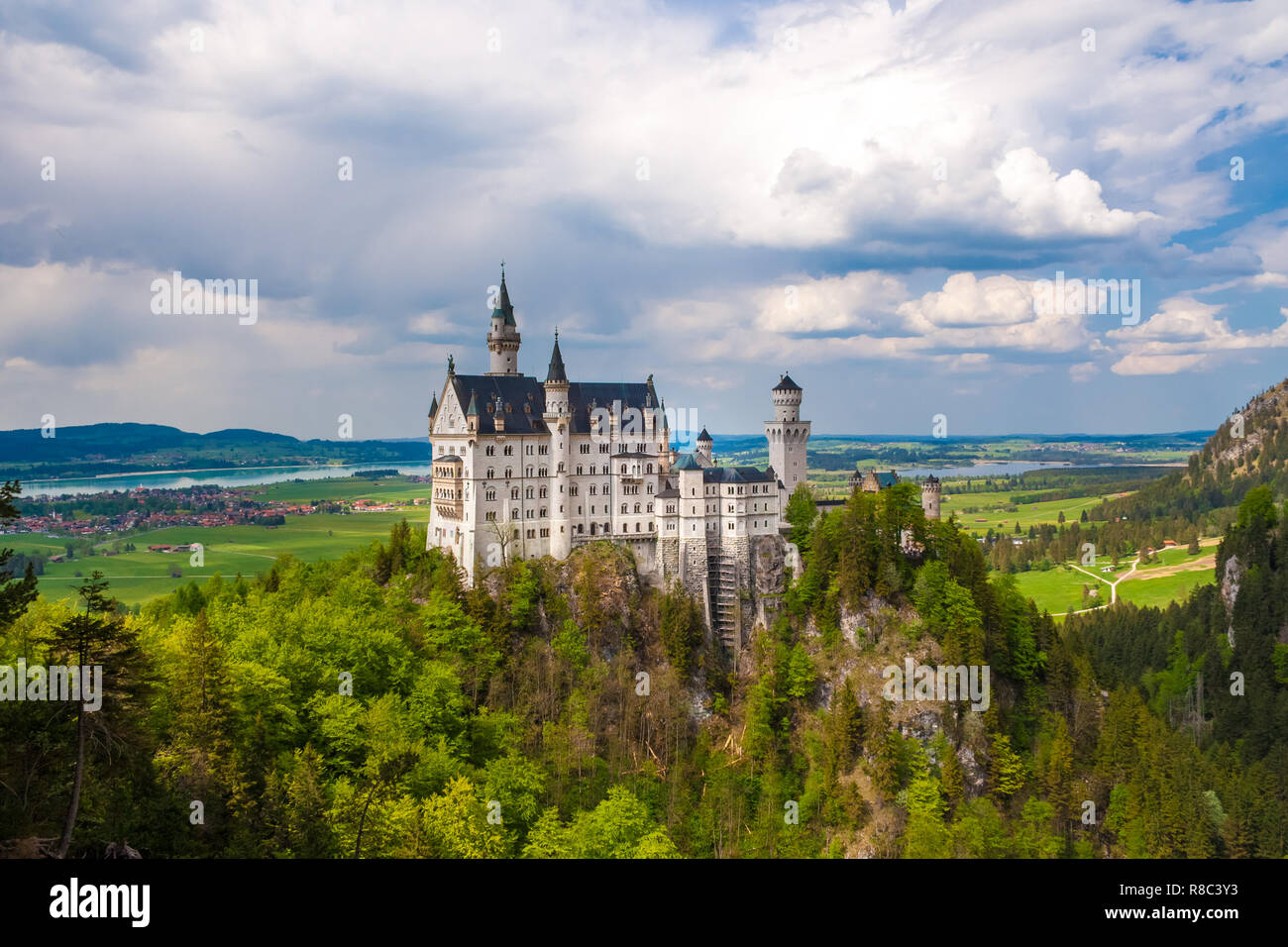 Neuschwanstein castle disney castle hi-res stock photography and images ...