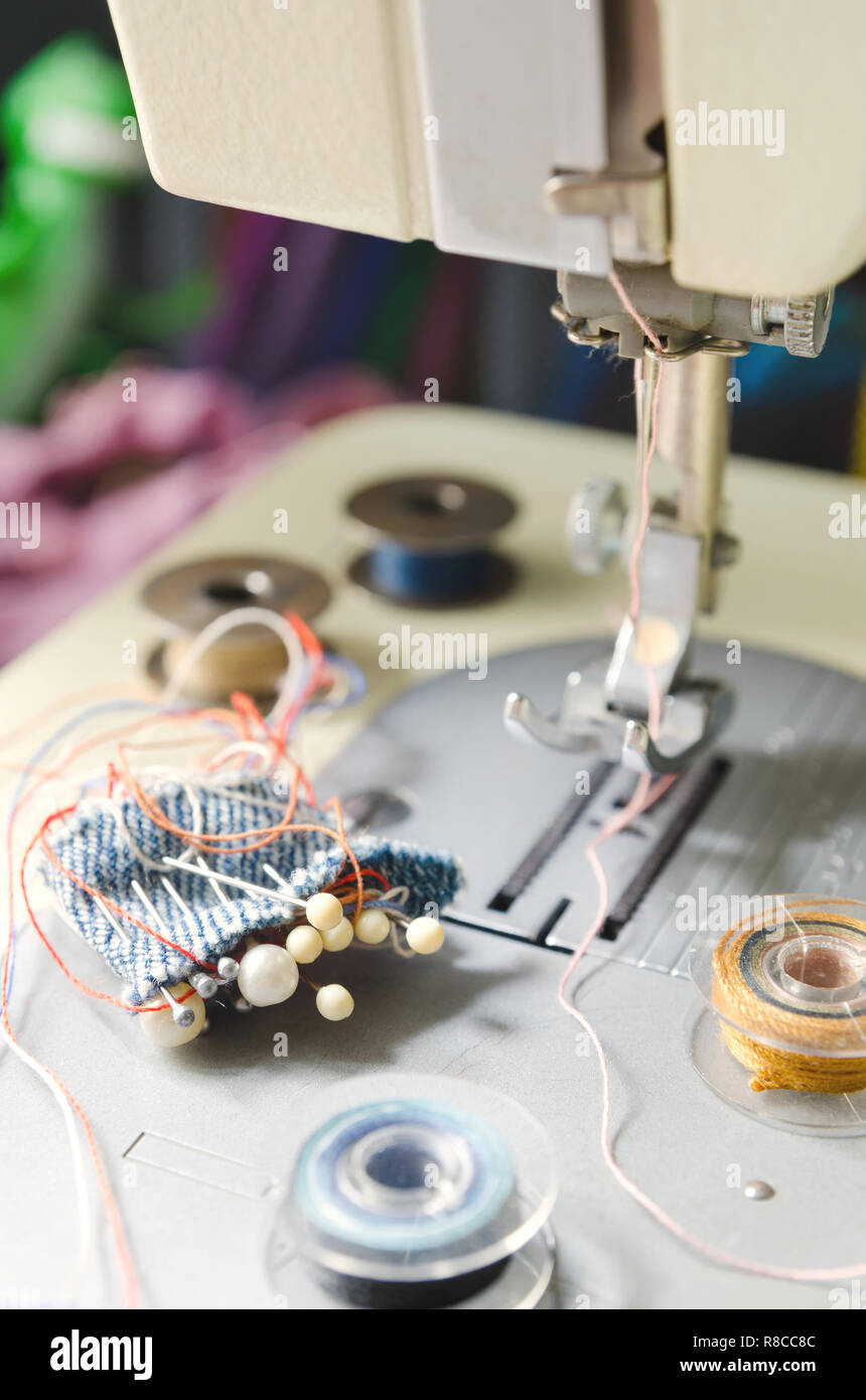 Needle sewing machine hi-res stock photography and images - Alamy