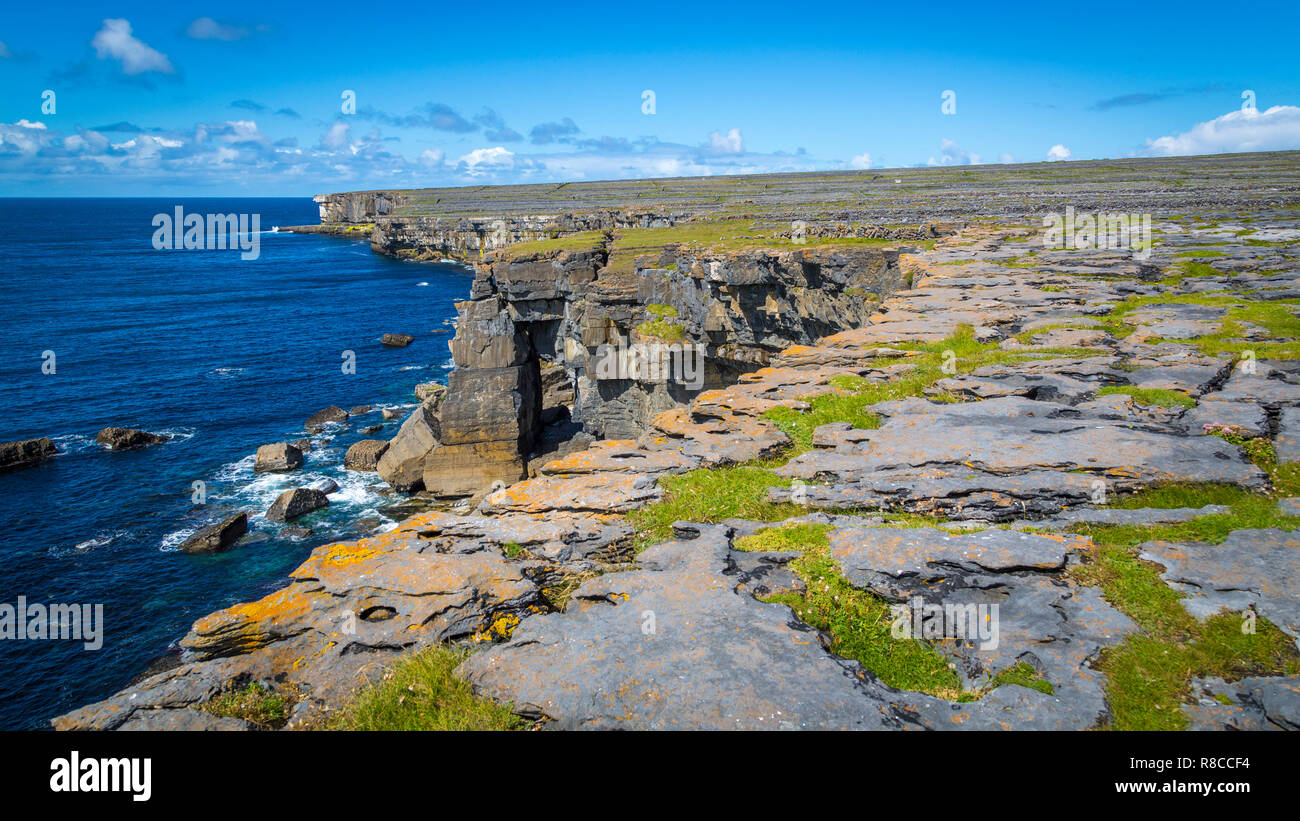 an den Cliffs von Inishmore, Aran Island, Ireland Stock Photo - Alamy