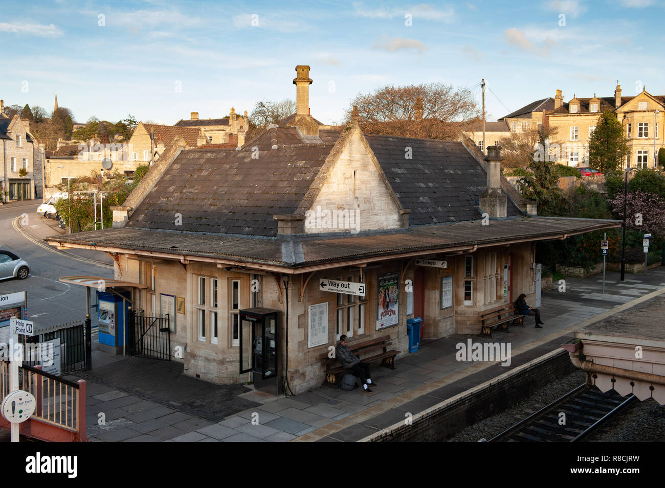 Railway station platform canopy hi-res stock photography and images - Alamy