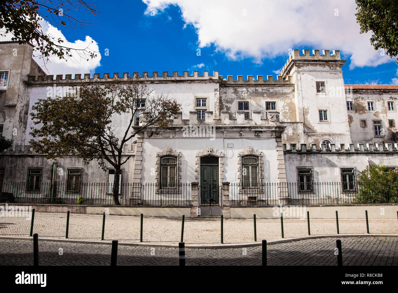 Historic lisbon building facade hi-res stock photography and images - Alamy