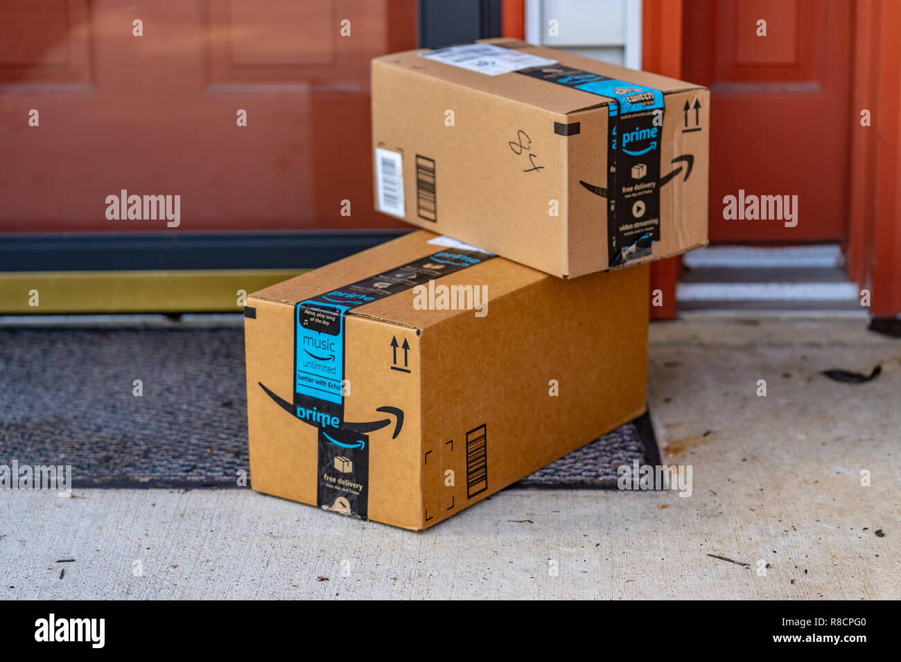 Two cartons hi-res stock photography and images - Alamy