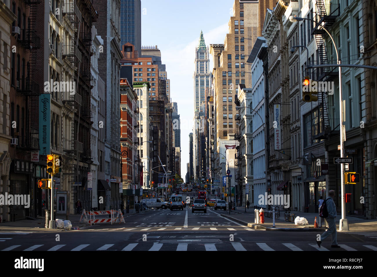 Daily life and street traffic on the streets of Manhattan, New York ...