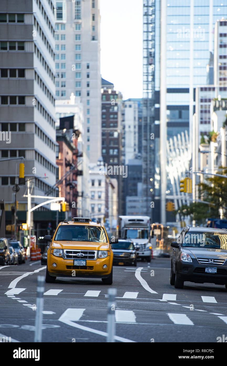 Daily life and street traffic on the streets of Manhattan, New York ...