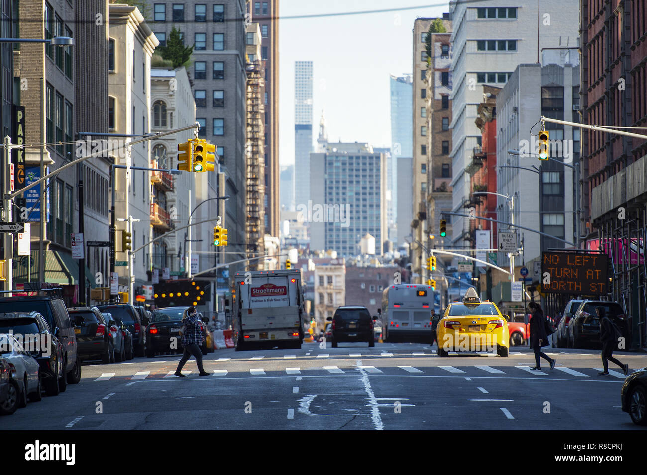 Daily life and street traffic on the streets of Manhattan, New York ...