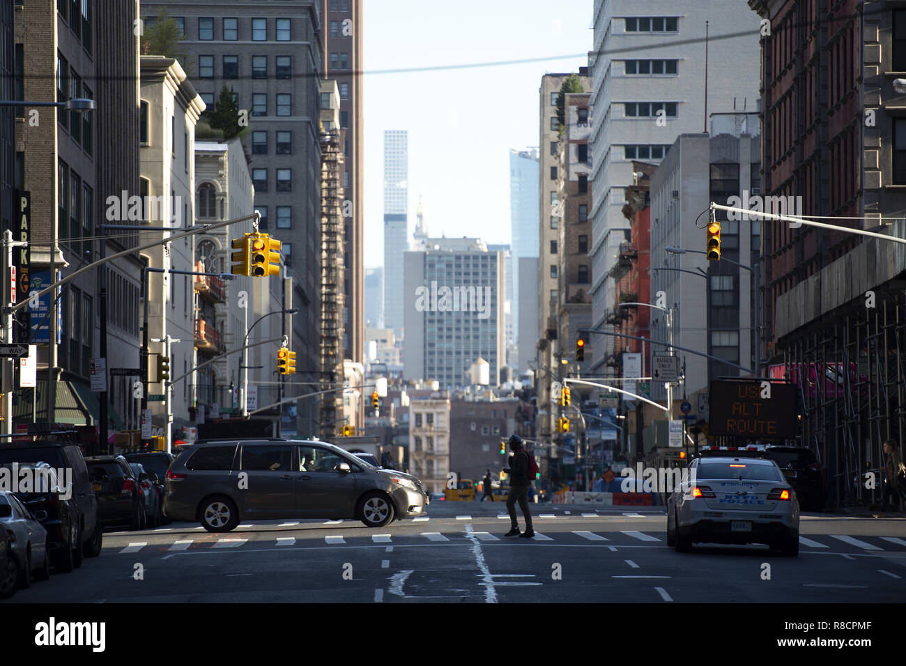 Daily life and street traffic on the streets of Manhattan, New York ...