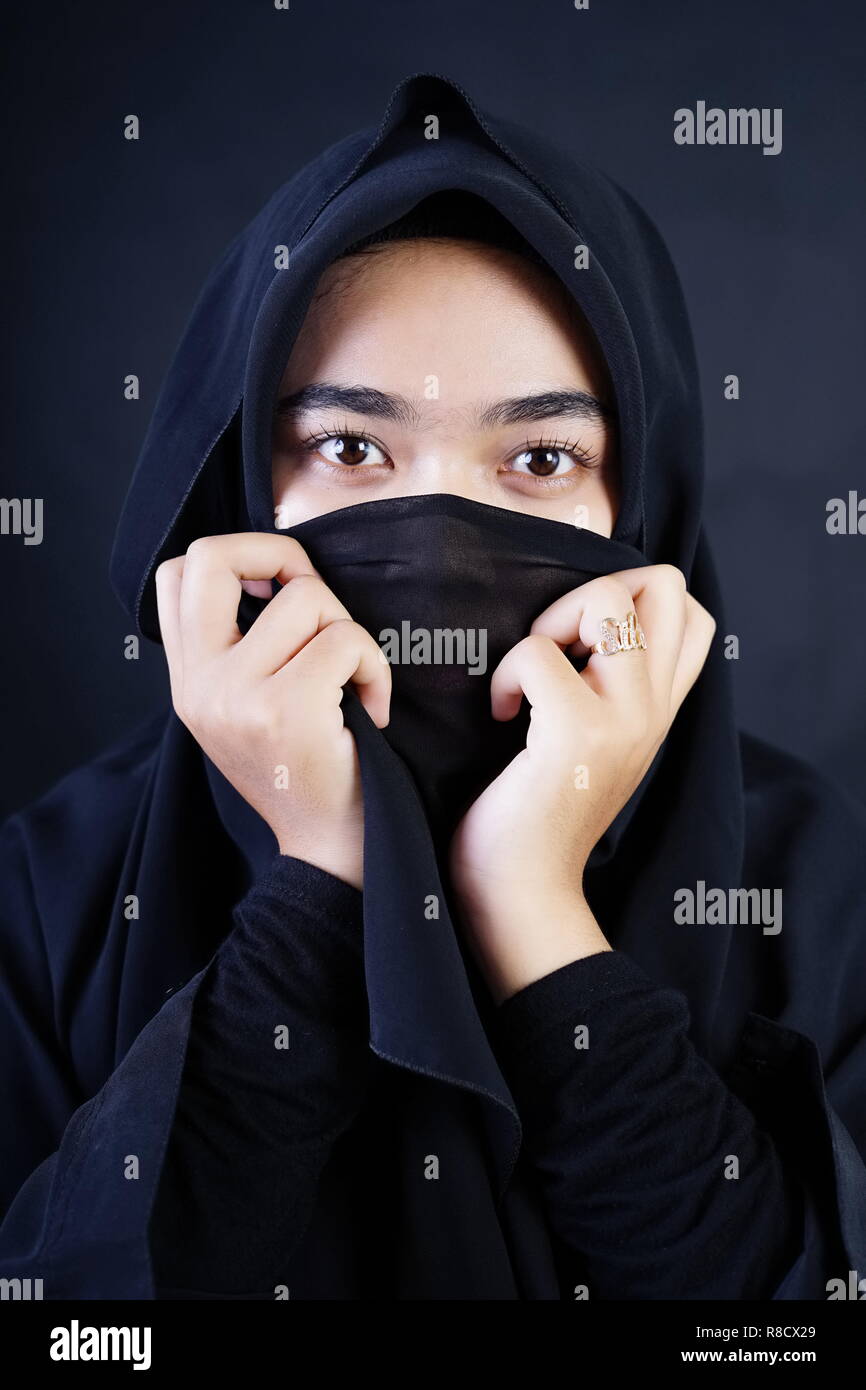 Beautiful Muslim woman wearing a burka Stock Photo - Alamy